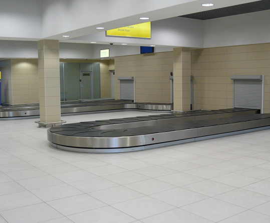 Baggage reclaim carousels, belt conveyor, baggage handling systems