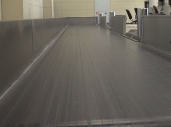 Baggage reclaim carousels, belt conveyor, baggage handling systems
