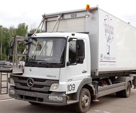 Half-cab catering truck, catering high lifts, catering trucks