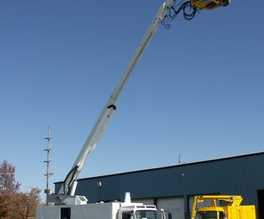 Deicing and anti-icing equipment, de-icers, anti-icing machine