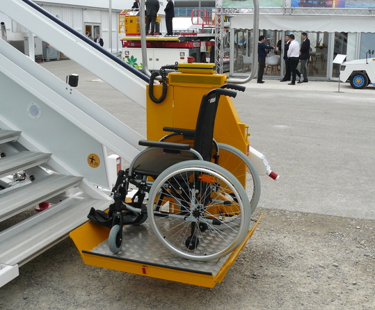 Passenger Stairs with Lifting System for PRM for regional airport terminals