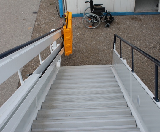 Passenger Stairs with Lifting System for PRM for regional airport terminals
